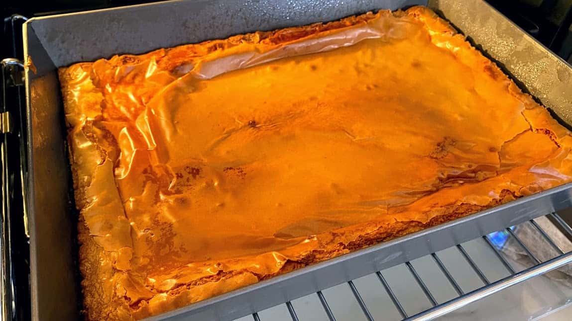 St. Louis Gooey Butter Cake - Emmymade